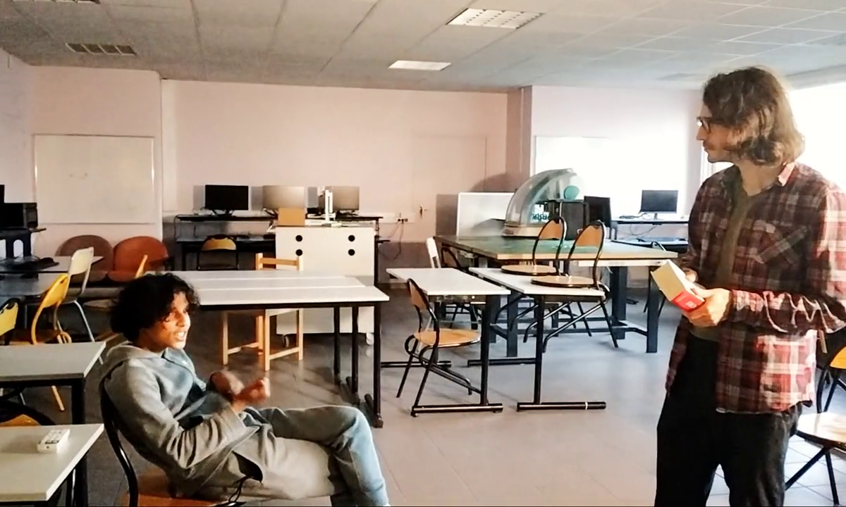 PodEduc - Dialogue Entre Un Professeur Et Un Élève.Mp4