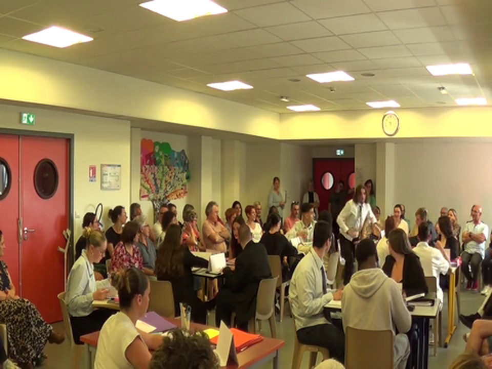 PodEduc - Ah... La Vie Au Bureau !.Mp4