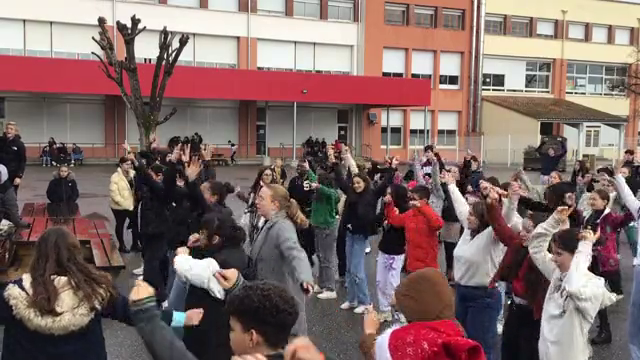 PodEduc - Nouvelle Aquitaine - Collège Lucie Aubrac - Castelmoron-sur-Lot - Flashmob De Noël 2023